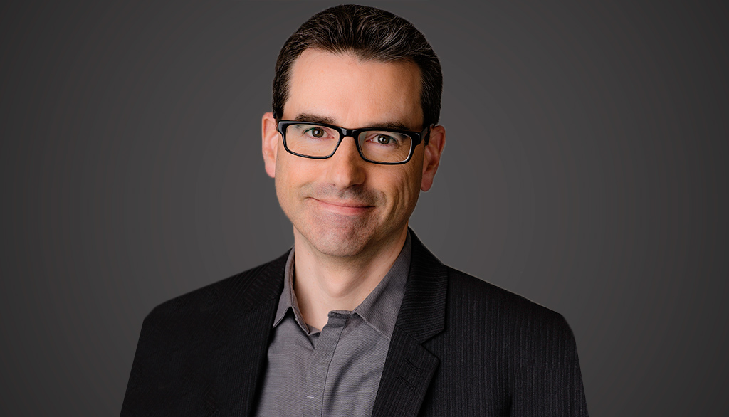 Pascal Paradis, directeur d'Avocats sans frontières Canada, lauréat du prix Grand diplômé