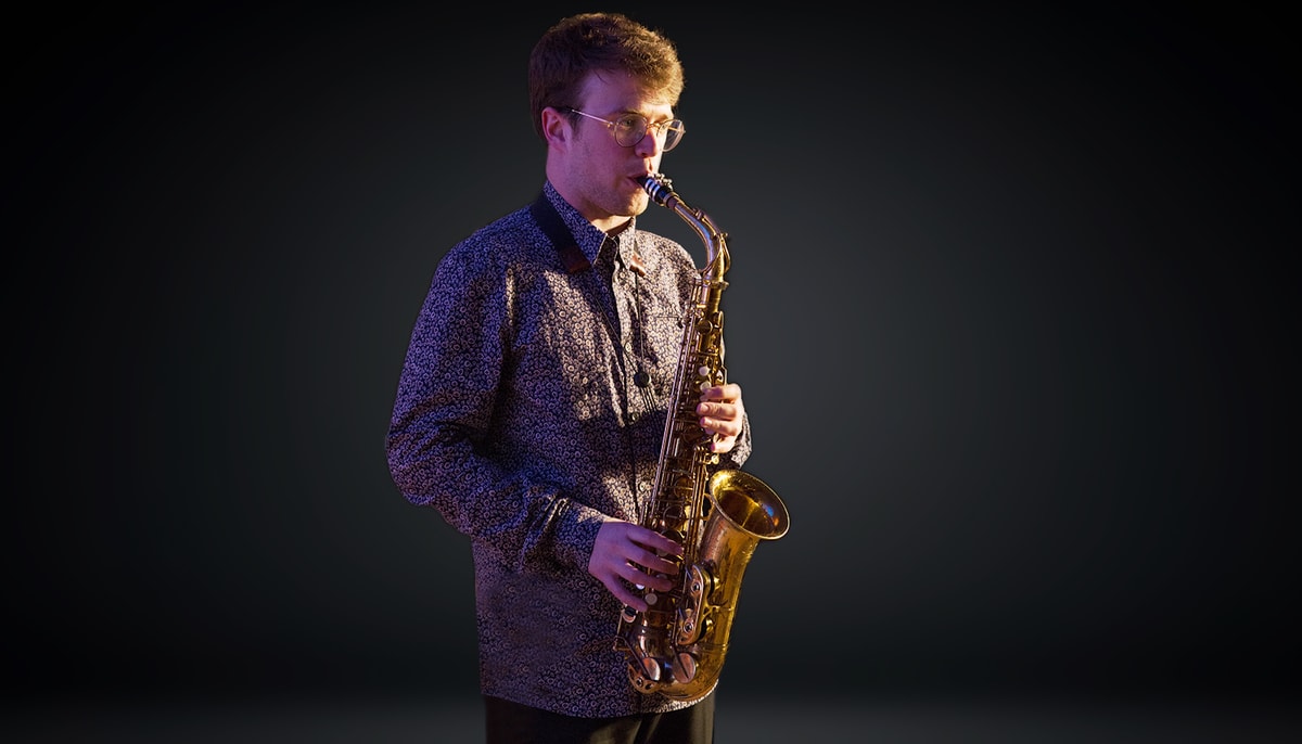 De saxophoniste à compositeur primé à Paris