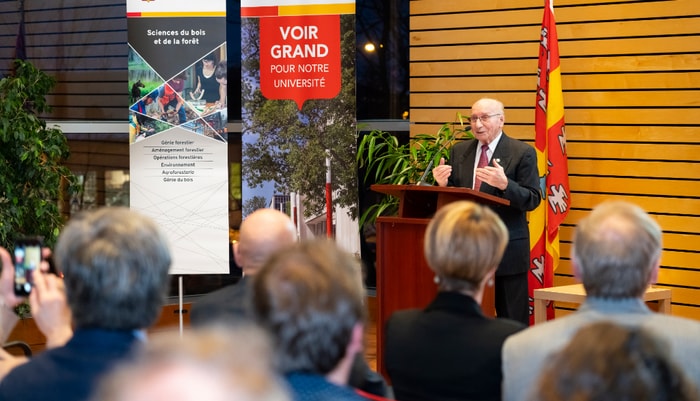 Son alma mater tatouée sur le cœur